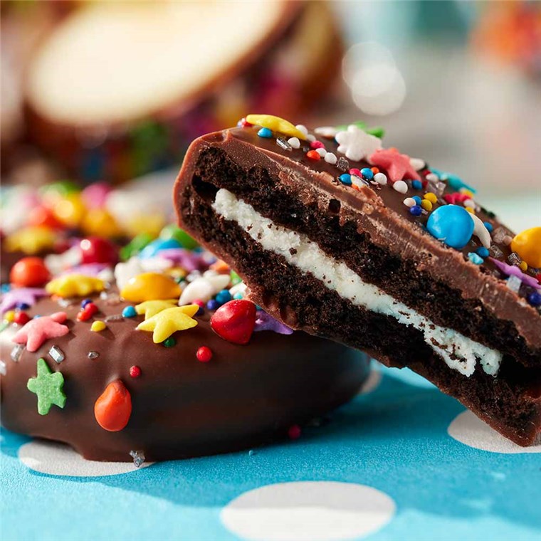 Party Time Milk Chocolate Dipped Oreos 10 Piece Mrs Prindables 
