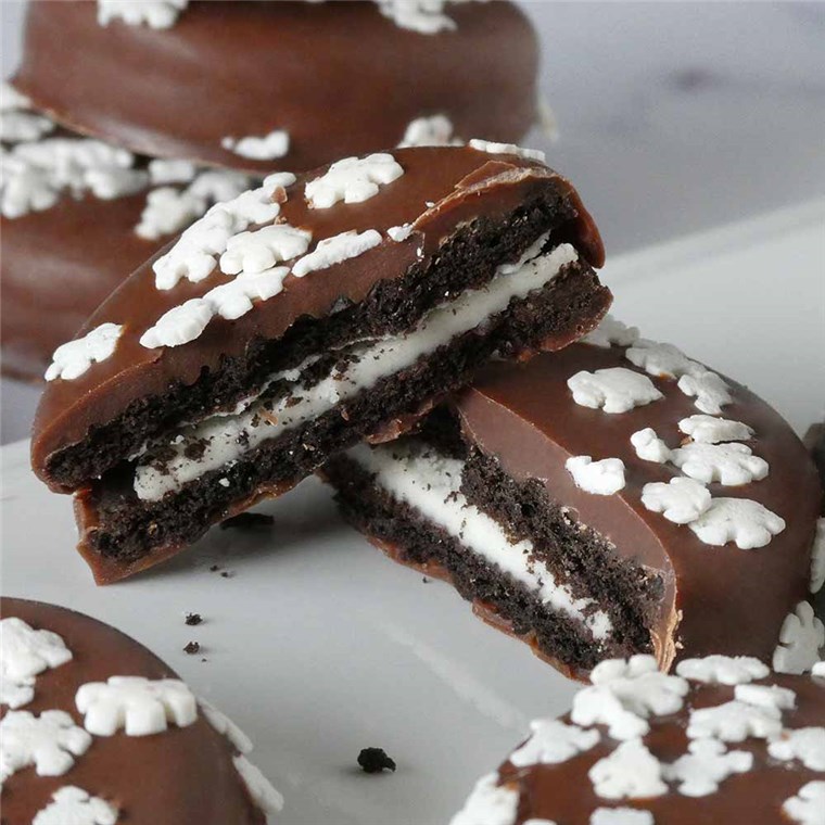 Snowflake Milk Chocolate Dipped Oreos 20 Piece Mrs Prindables