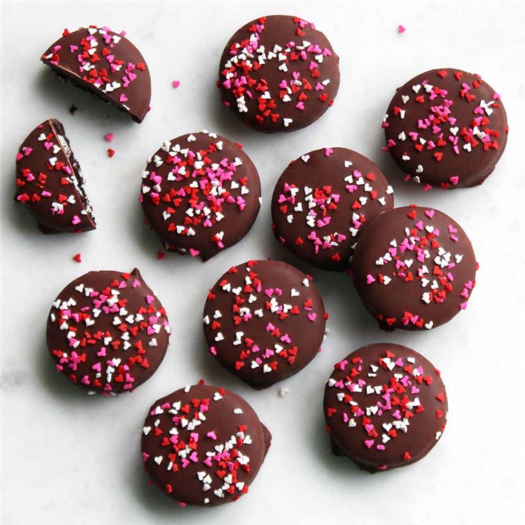 Heartfelt Milk Chocolate Dipped Oreos 10 Piece Mrs Prindables